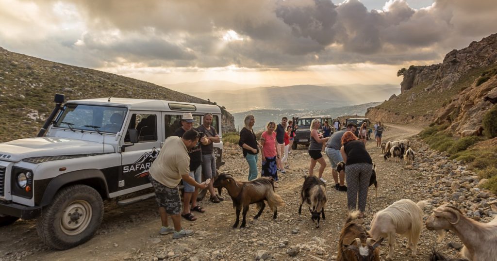 Expedition – Go anywhere! – Land Rover Heritage Collection